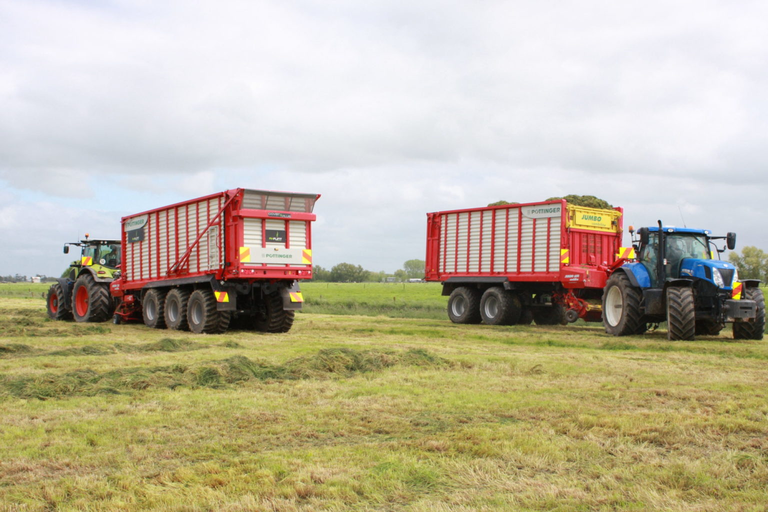 Harvesting on peat no drama with triple axle loader wagon - ORIGIN AG
